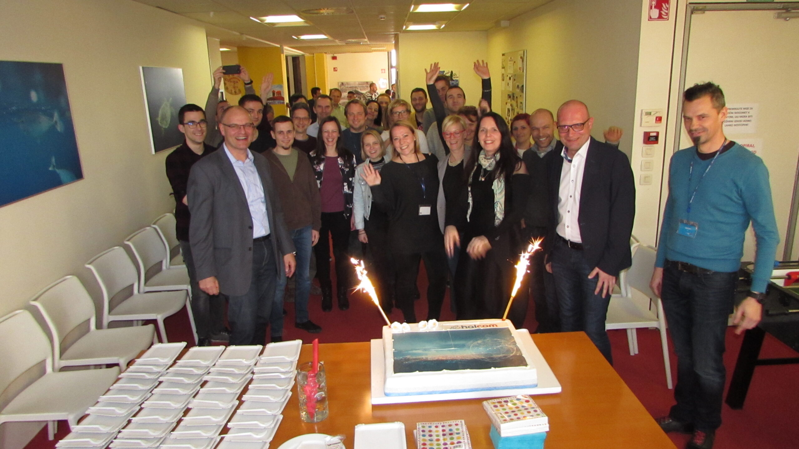 HALCOM S PRENOVLJENO PODOBO IN SPLETNIM MESTOM NA VRHU DIGITALNEGA ...